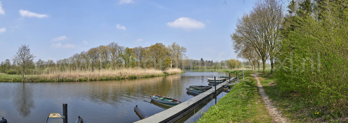 De Dommel tussen den Bosch en Peer ( B ) , waar de Dommel ontspringt.